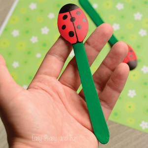 Wooden Spoon Ladybug Puppets - Easy Peasy and Fun