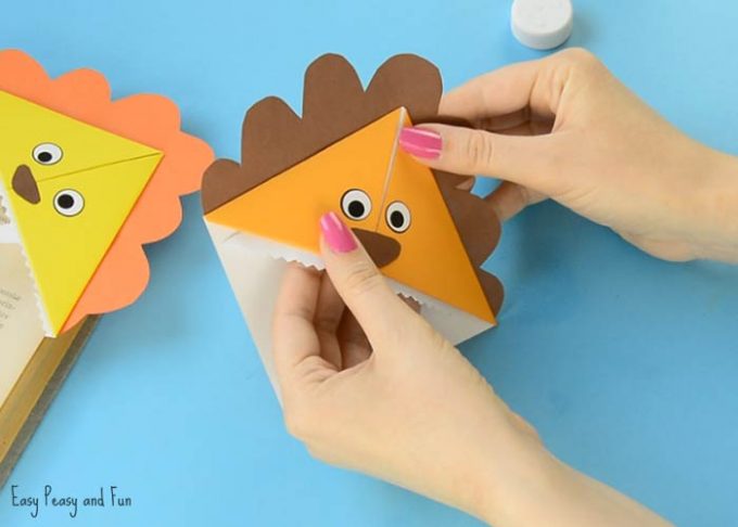 Lion Corner Bookmarks - Step by Step Tutorial - Easy Peasy and Fun