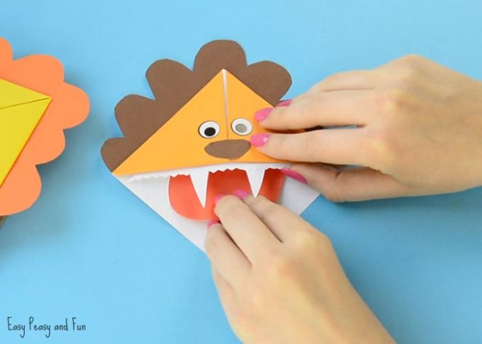 Lion Corner Bookmarks - Step by Step Tutorial - Easy Peasy and Fun
