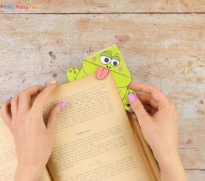 Frog Corner Bookmarks With Template - Easy Peasy and Fun