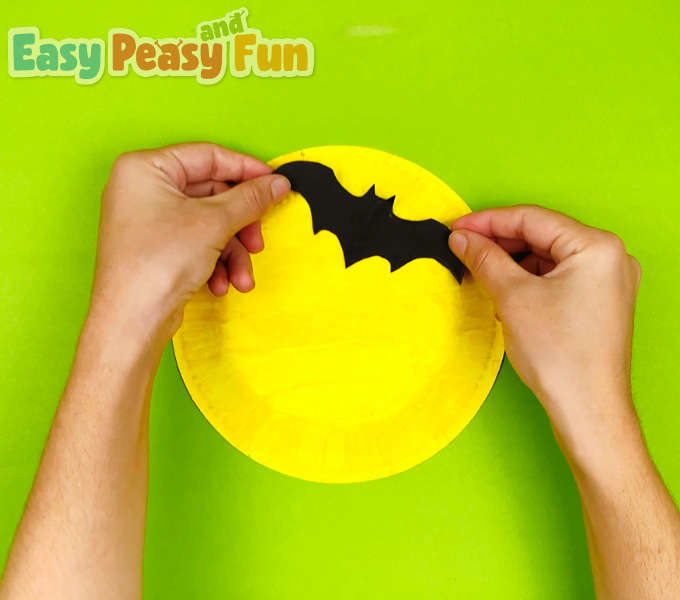 Halloween Bats Paper Plate Craft - Easy Peasy and Fun